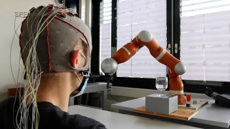Controlling a Robotic Arm with Brain | Mecharithm